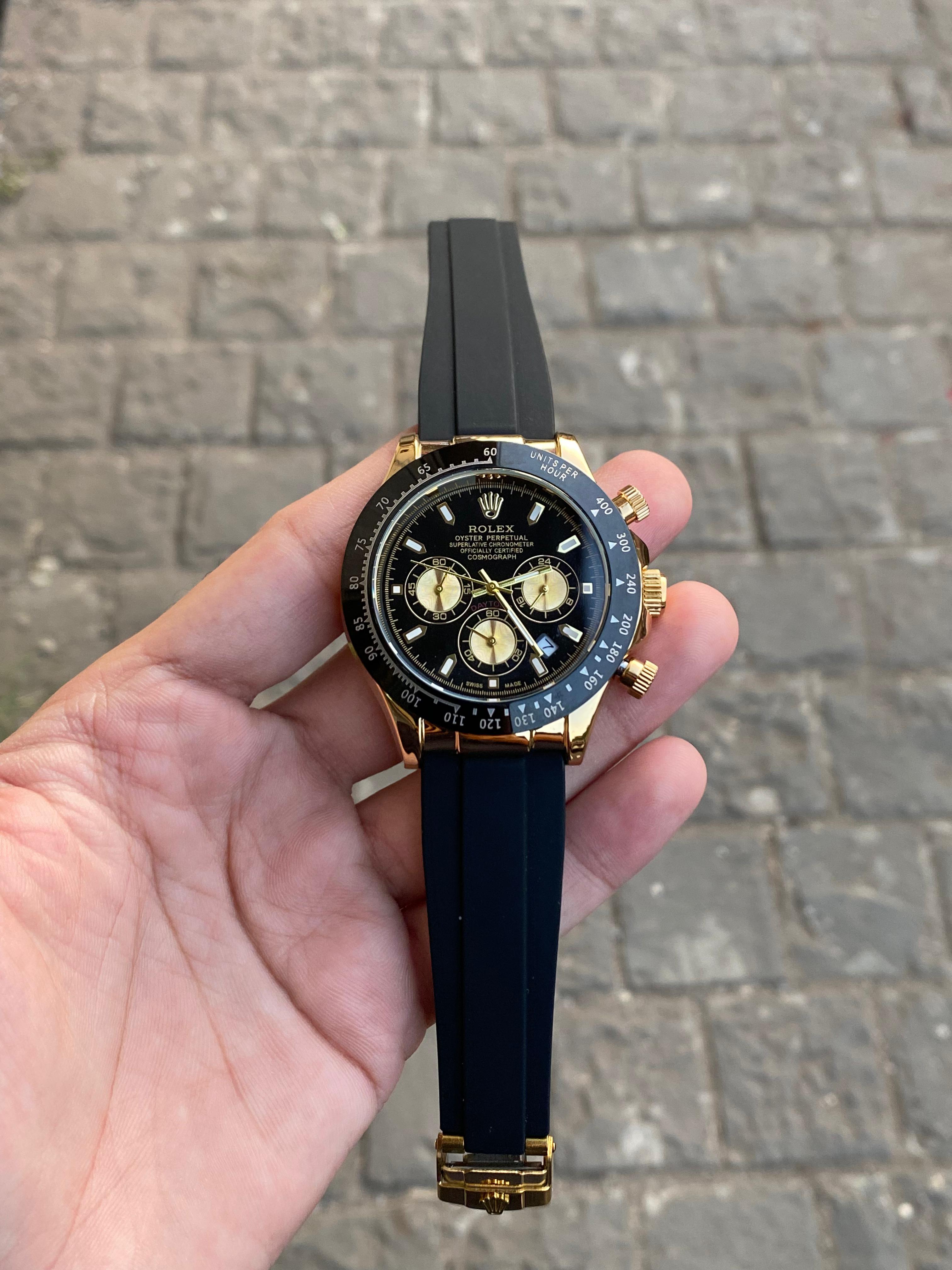 Black Dial Gold Case Silicon Strap Stylish Watch For Men – World junctions